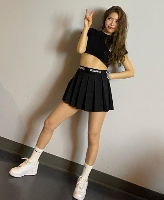 마마무 솔라, 테니스 스커트 하나만으로도 완벽 각선미