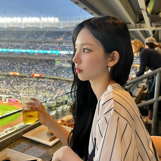 에스파 카리나, 미국 뉴욕 홀린 '국가 지정 문화재'