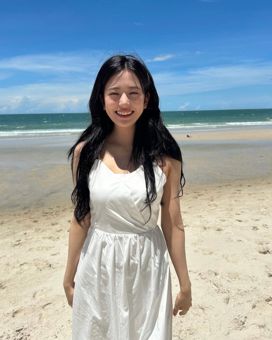 아이브 안유진, 여름 보내기 싫은 해변의 여인