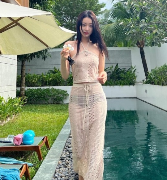 나인뮤지스 경리, 170cm 51kg의 비키니 시스루 자태