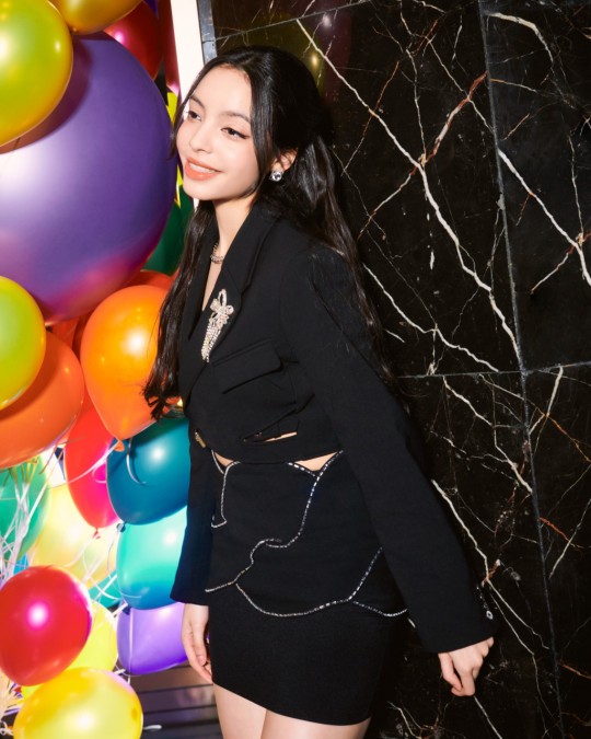 'JYP 신인' VCHA 카밀라, 데뷔곡 'Girls of the Year' 개인 포토