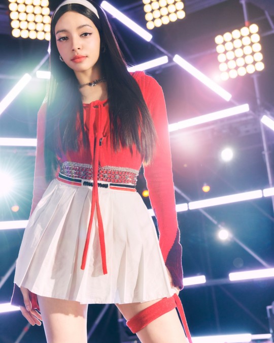 'JYP 신인' VCHA 카밀라, 데뷔곡 'Girls of the Year' 개인 포토