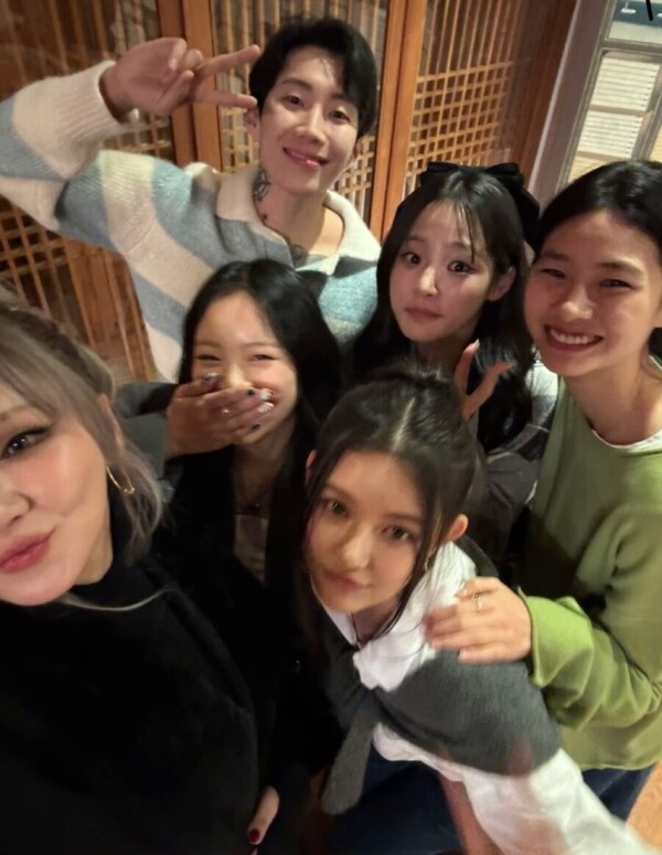 2NE1 CL+뉴진스+박재범+정호연+지지 하디드, 무슨 조합?